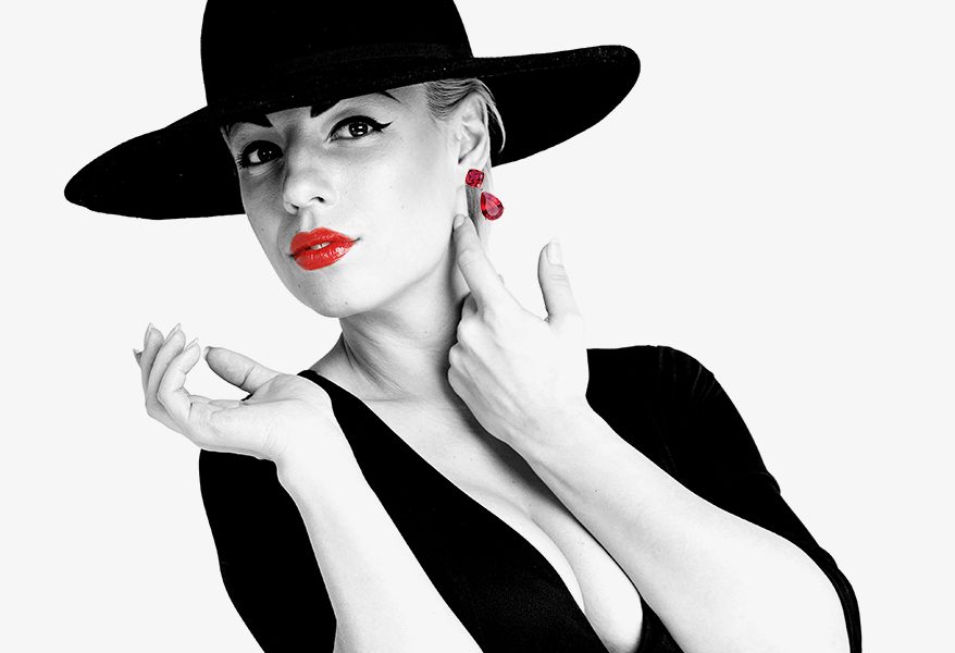 Here's What You Say to Get a "Just Looker" to Try Something On