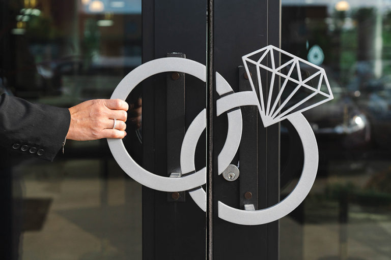 These Memorable Jeweler Logos Define Brand Identity